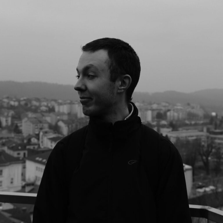 Esinejad - Prima Vista